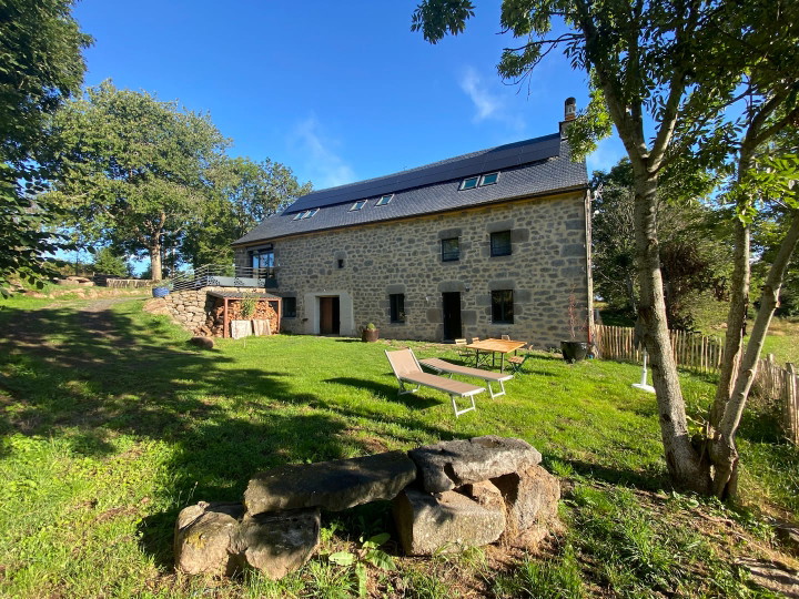 Ecolodge Esprit Planèze - Lodge Nature & Piscine - Cantal