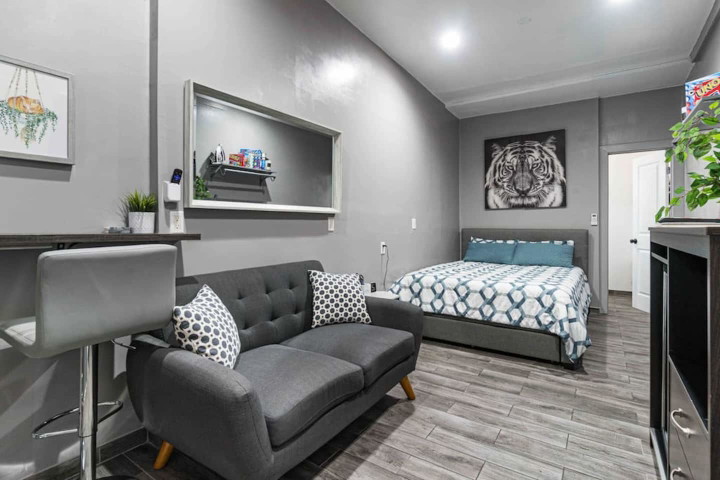 Private Budget Studio Near Downtown | Urban Area - Coronado, CA