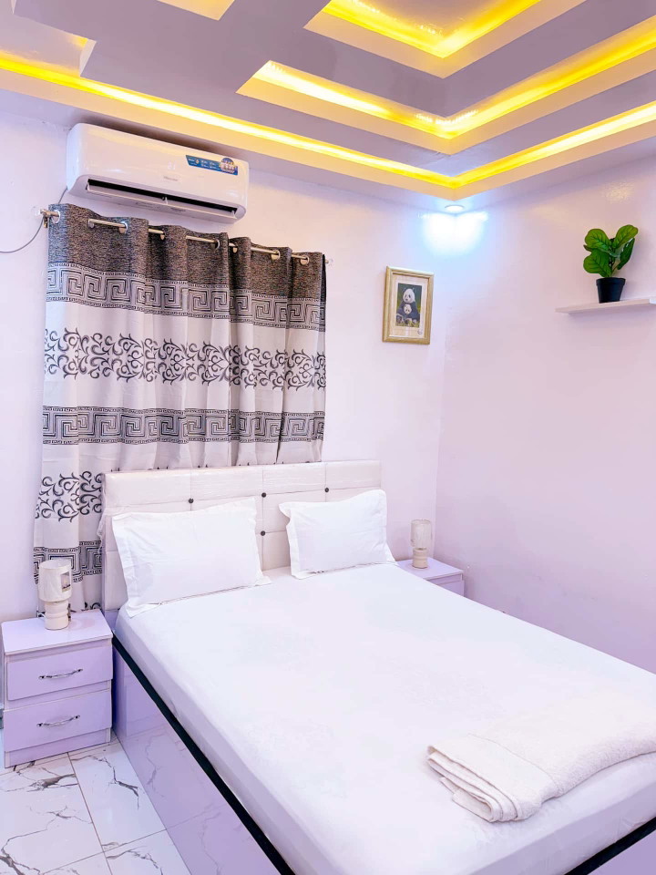 Modern, Clean, Air-conditioned And Comfortable Room - Guinea