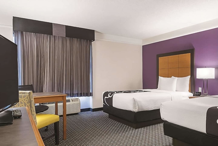 3 X 2 Double Beds At La Quinta Inn-ontario Airport - Ontario, CA