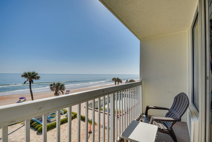 Beachfront Daytona Vacation Rental W/ Balcony - Daytona Beach, FL
