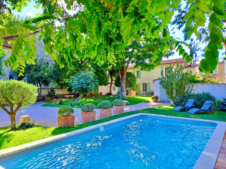 Oasis In The City: Mas, Swimming Pool, Parking - Arlés
