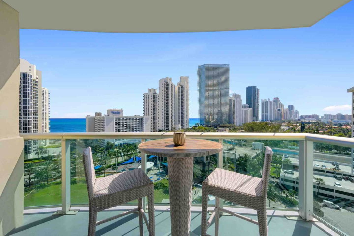 Luxury Oceanview Apt Sunny Isles Beach Freeparking - North Miami, FL