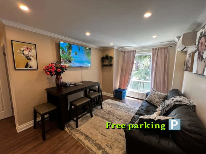 2br Close To Ttc Park Free Parking Sleeps 6 - Toronto