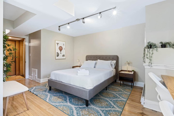 Heritage Mansion 1br Unit In Heart Of Mtl - Dorval