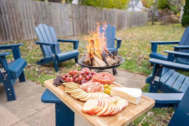 Lively 3br · Game Room, Bar & Fire Pit · Sleeps 6 - Warren, MI