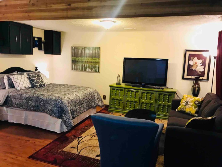 Private Southside Mother-in-law Studio Apartment. - Anchorage, AK