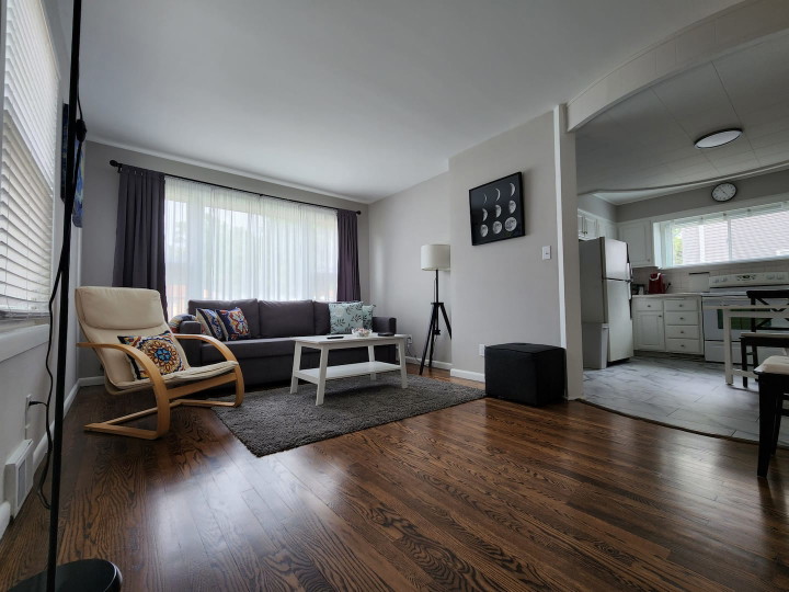 Stylish 3 - Bd Place With Back Yard & Free Parking - Oak Creek, WI