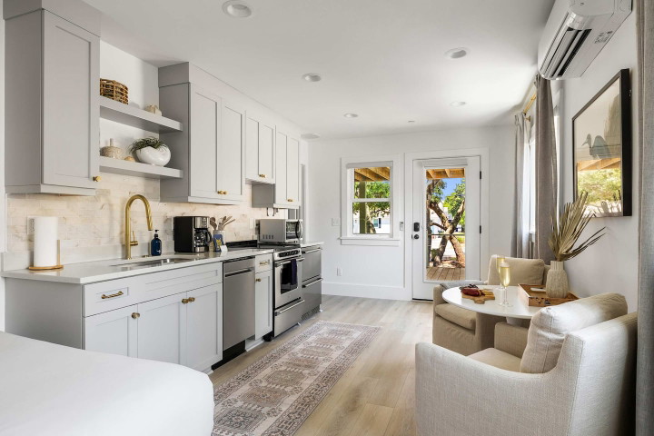 Stylish Studio Condo W. Parking, Steps To Beach! - Folly Beach, SC