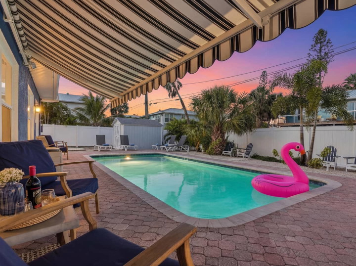 Island Break: Walk To Beach, 2bd, Sleeps 6, Heated - Holmes Beach, FL