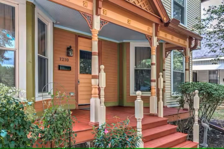 Fully Furnished 3br Home - Terre Haute, IN