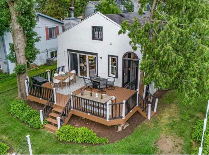 Charming Vintage Cottage Near The Lake - Crystal Lake, IL