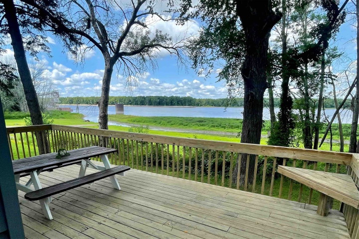 Mississippi River Oasis - Clinton, IA