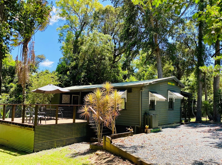 Ferns Hideaway Byfield - Charming Bowenia Cottage - Queensland