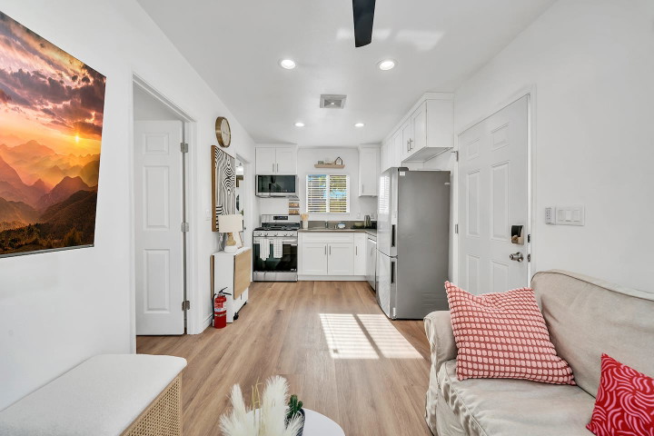 Stunning 1br With Private Yard Near Nos & Yaamava - San Bernardino, CA