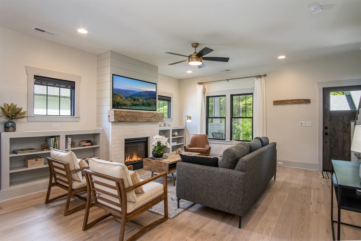 Kings Creek Cottage Downtown - Brevard, NC