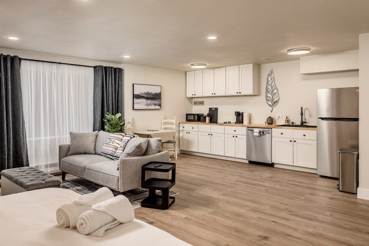 Downtown City Studio - King Bed - Anchorage, AK