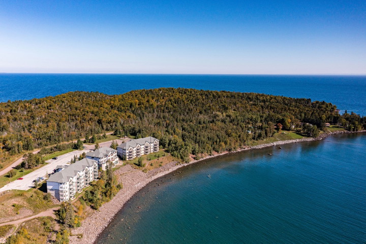 Penthouse W/pool & Hot Tub - Two Harbors, MN