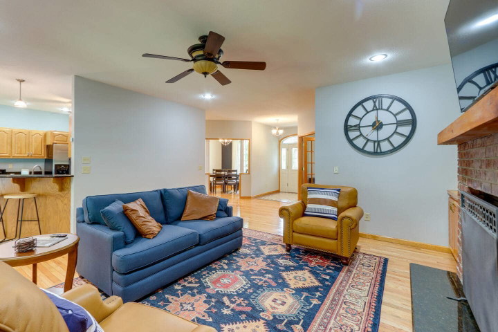 Downtown Modern Home-king Bed~massage Chair~office - Murphy, NC