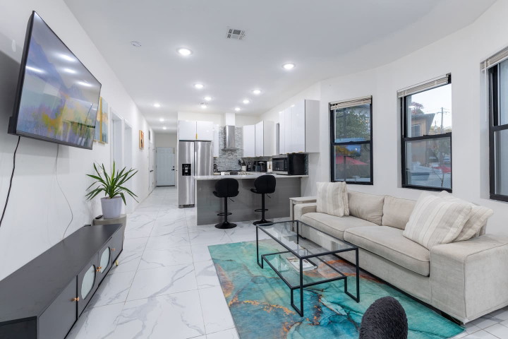 Peaceful Hudson Riverfront Condo Free Parking - Woodside - Queens NY