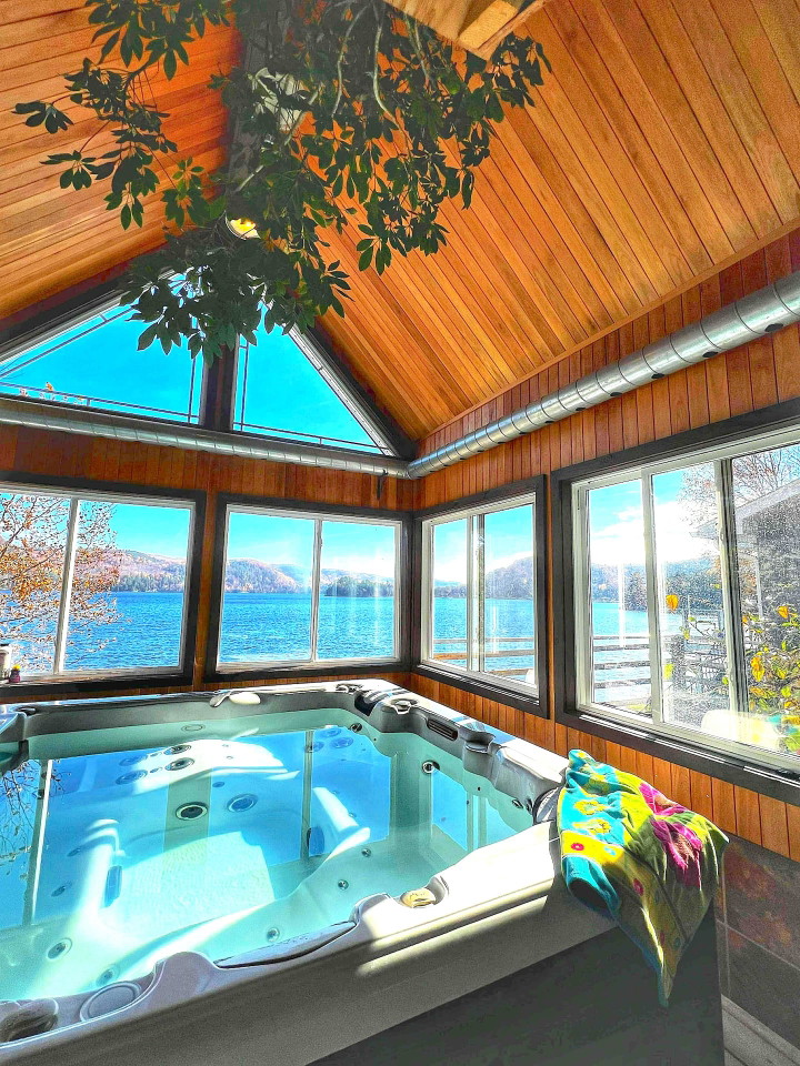 Lakeview And Paradise - Quebec