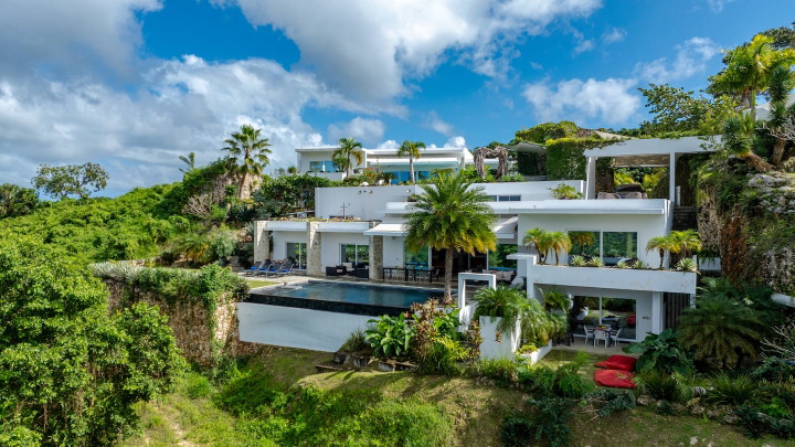 Casa La Roca: 4br Pool Table & Black Infinity Pool - Sosúa