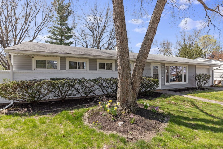 3 Bedroom Edgebrook Ranch Escape - Rockford, IL