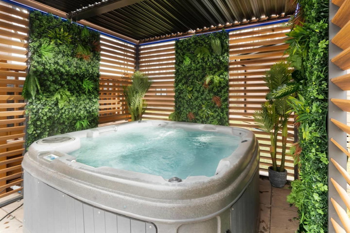 Rooftop Lodge, Hottub, Lake View, Rooftop Terrace - Carnforth