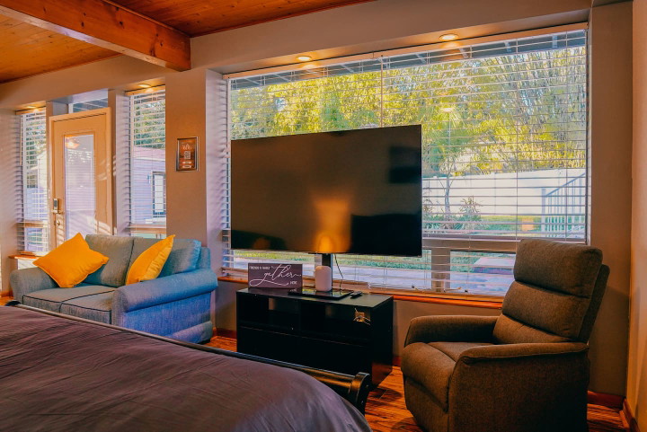 Cozy King Studio Massage Chair Private - Winter Park, FL