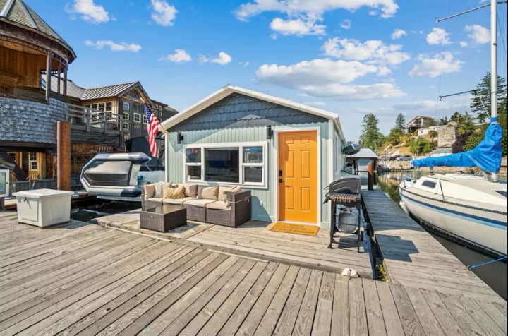 Boats N' Rows ~ Bayview Float Home - Lake Pend Oreille, ID