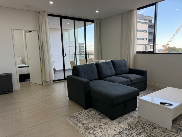 Spacious Family Apartment W/ Balcony - Sydney