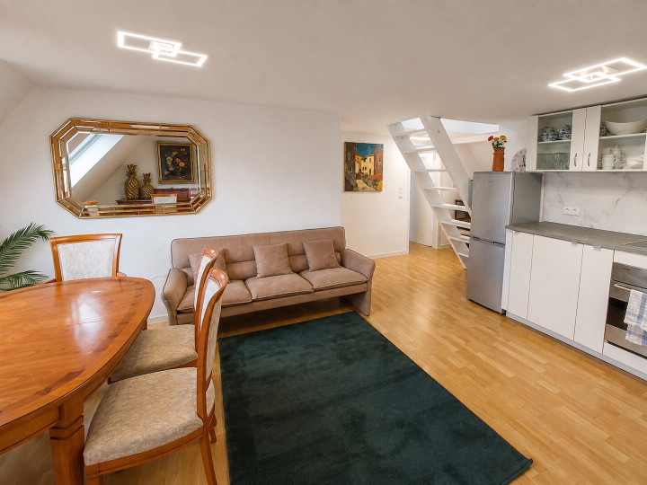 Cosy 4-bedroom Maisonette Apartment - Stuttgart