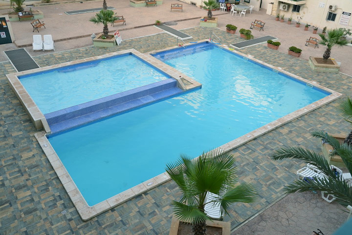 3 Bedroom Modern Spacious Apartment Communal Pool - Malta