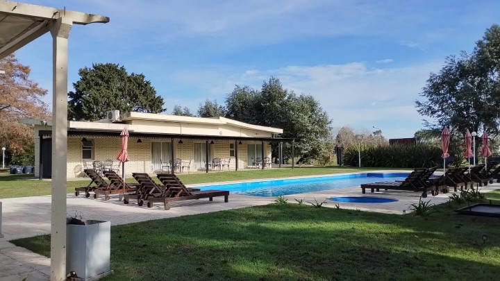 Complejo - Suites - Lobos
Pileta - Parque Amplio - Lobos