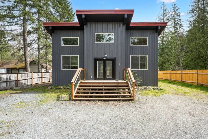 Rainier View -Fully Fenced, Hot Tub - Washington