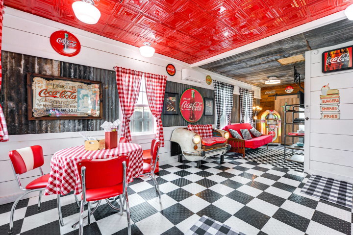 Fifties Diner-style Llano Home W/ Shared Fire Pit - Llano, TX