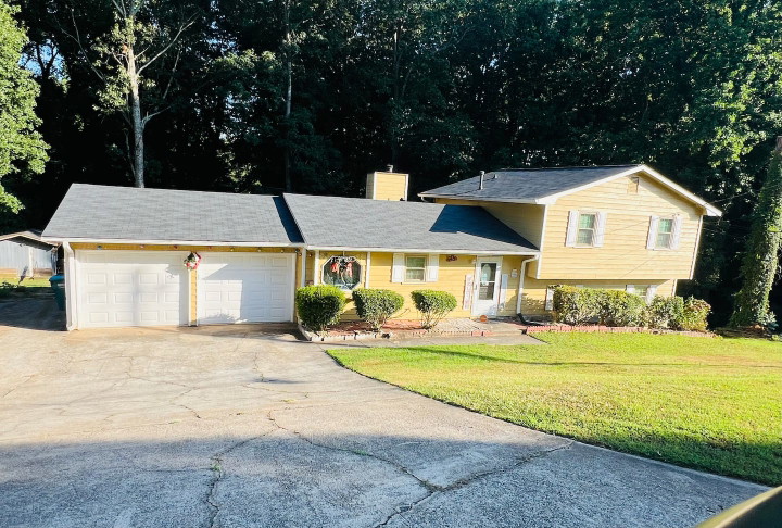 Confy Home Near Lenora Park, The Gwinnett Library - Snellville, GA
