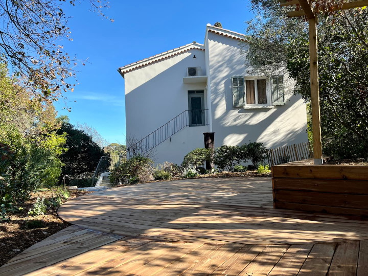 Air-conditioned Top Of Villa With Parking And Garden - Tulon