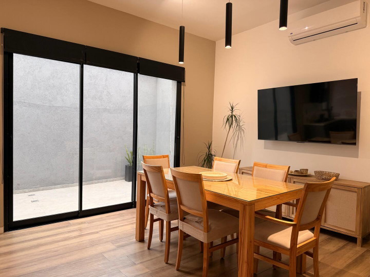 Casa Para 6, Con Patio Y Parrilla | Cerca De Todo - Rosario