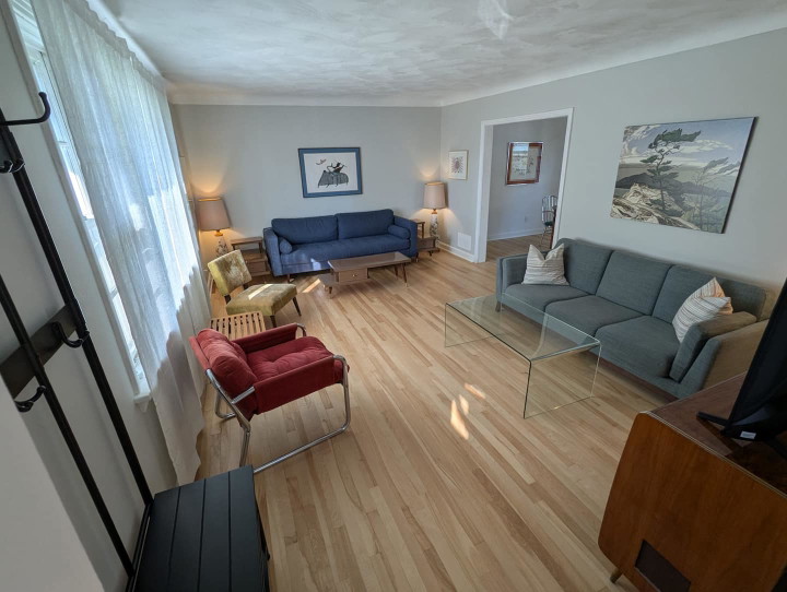 Spacious 3 Bedroom | 3 Parking + Ev Charger - Ottawa