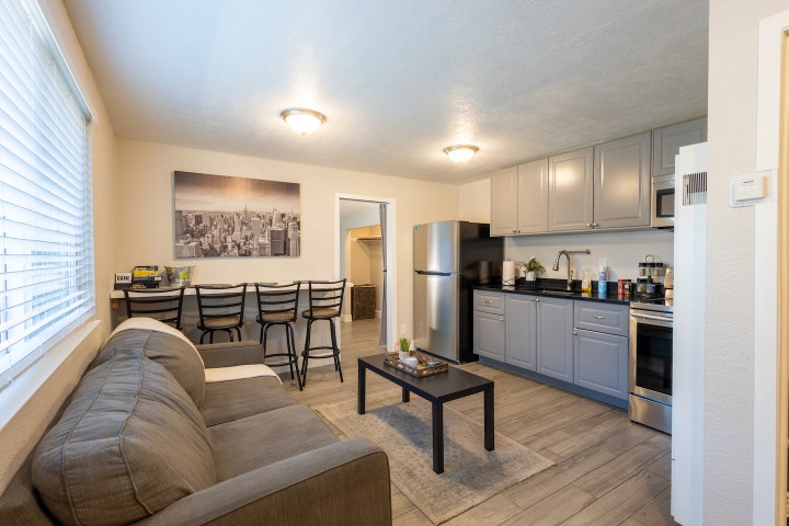 Private Guest House - Sacramento, CA