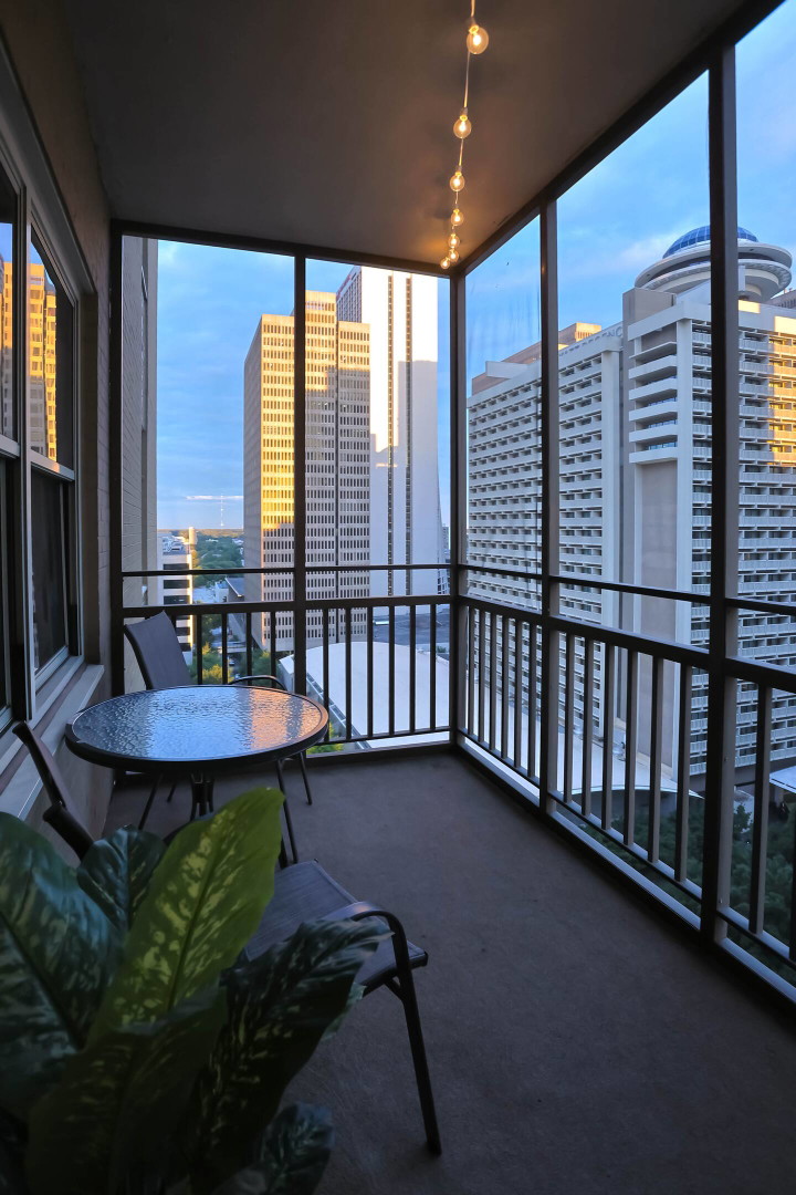 Modern Open Space | Private Balcony | Skyline View - Atlanta, GA