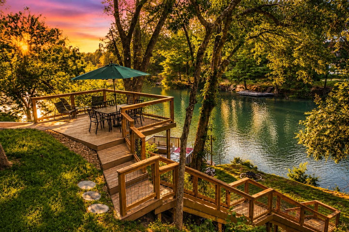 Stunning Riverfront 3br With Hot Tub, Water View! - Seguin
