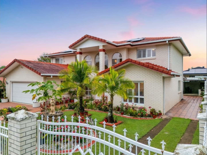 Spacious Group Getaway W/ Home Office & Full A/c - Brisbane