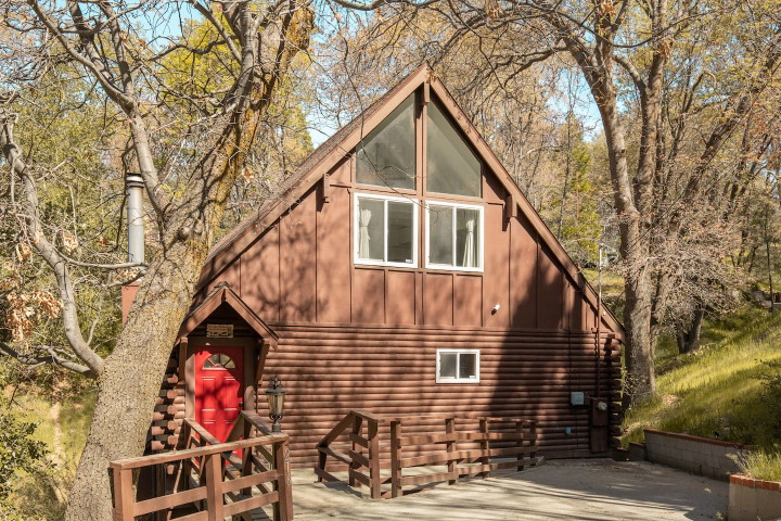 Cozy A-frame Treetop Cabinarcadebbqfirepit - San Bernardino, CA