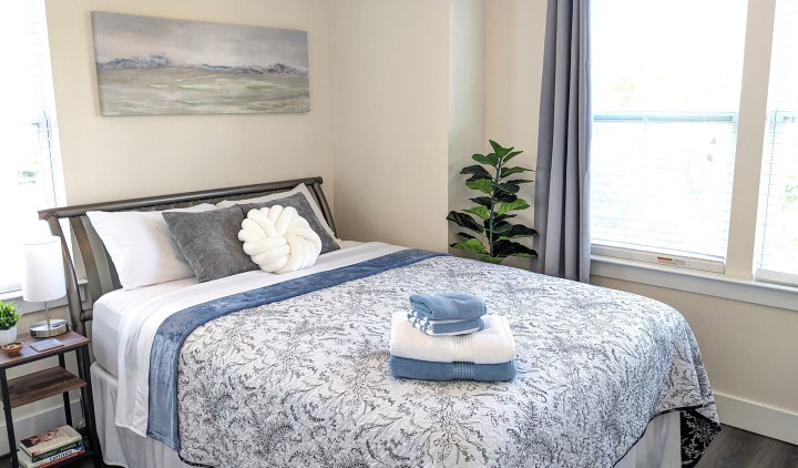 Tiny Cottage W/queen Bed & Private Workspace - Lake Norman, NC