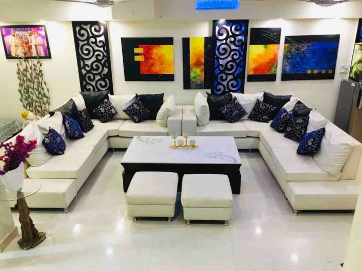 5 Star Living With Jacuzzi - Delhi