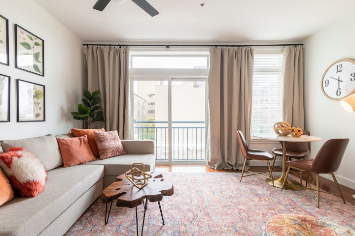 Charming Belltown Condo W/ Parking, Pool, Gym - Seattle