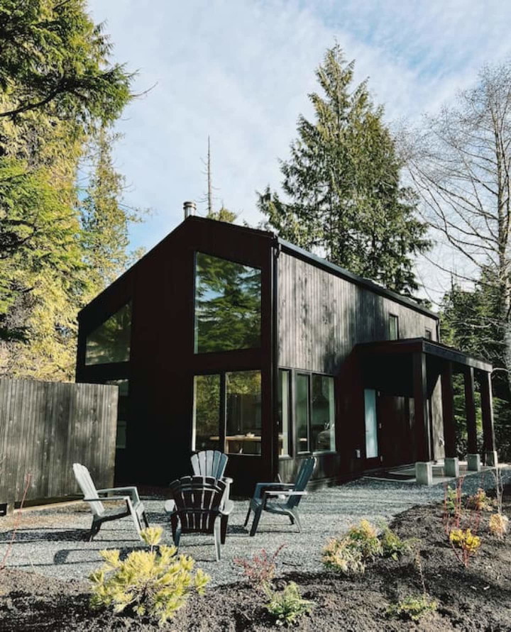 Pownall House -Cabin With Hot Tub Steps From Beach - Tofino