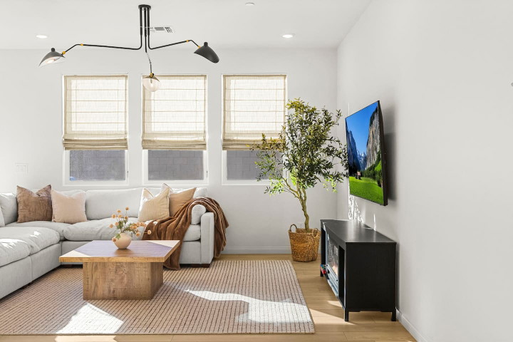 Cozy Designer Henderson Home | Wfh + Fully Stocked - Henderson, NV
